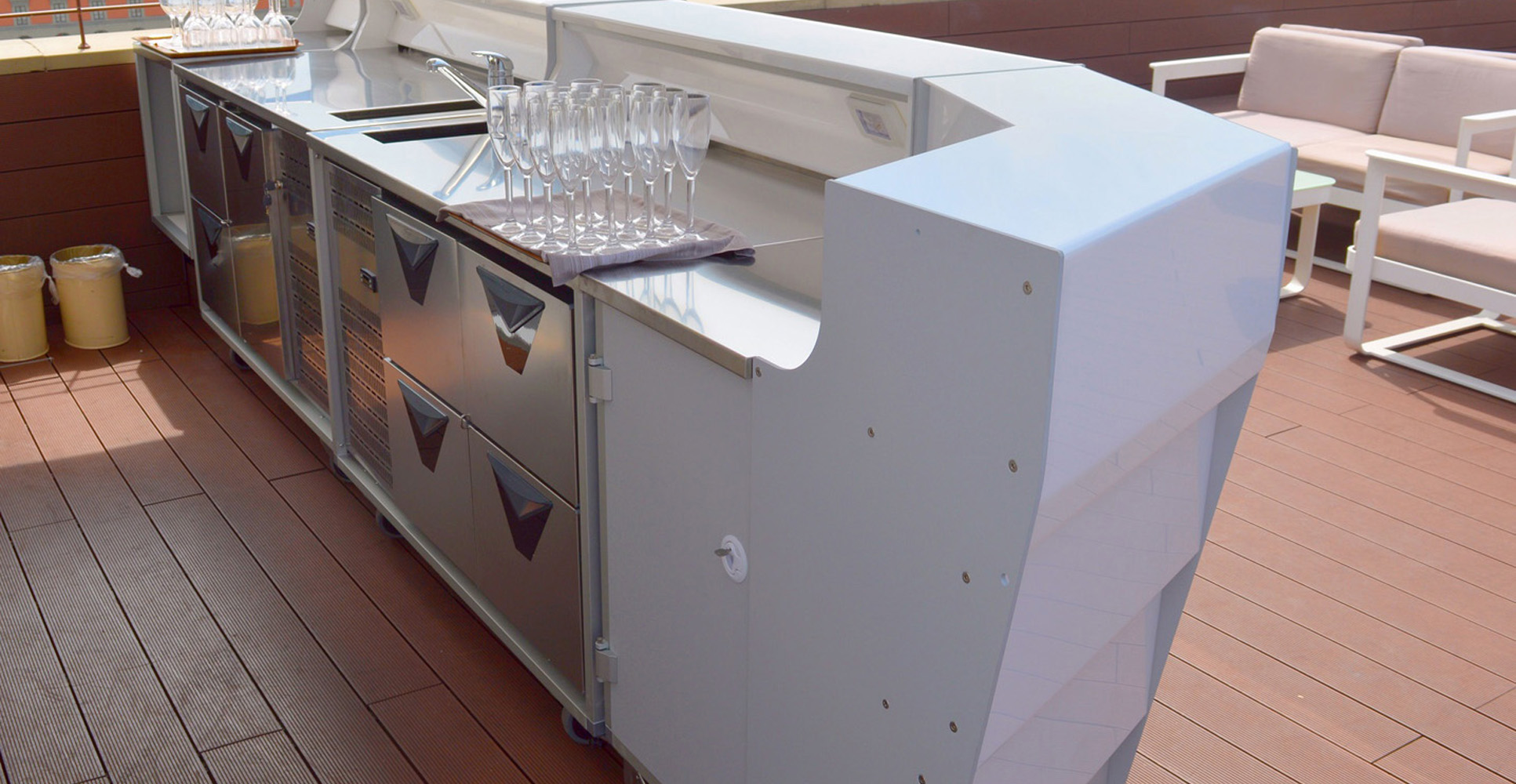 Outdoor modular bar, swimming pool bar, customizable bar for hotels and ...